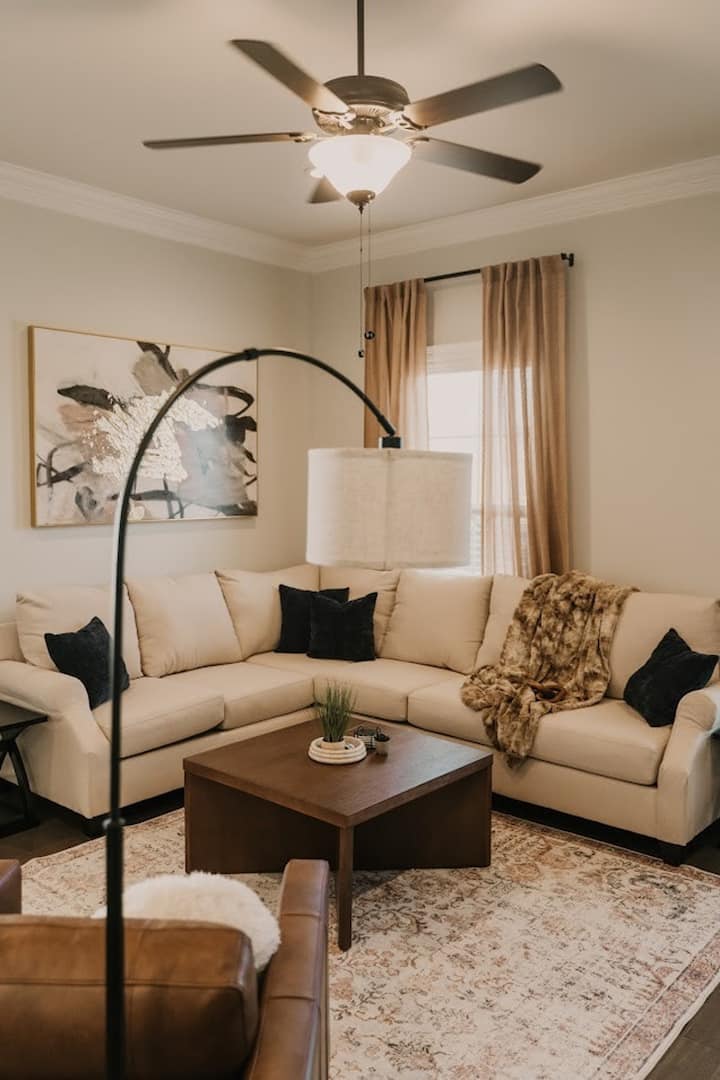 Long Term Stay| Fast Wifi| Comfortable - Lake Charles, LA