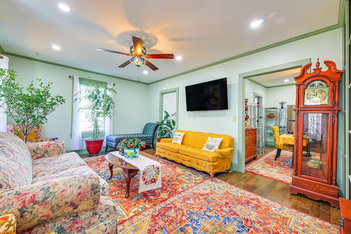 18 Mi To Skiing: Colorful Home In Springfield! - Claremont, NH