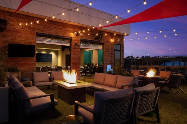 Steps To Tuscaloosa Riverwalk + Restaurant & Bar - Tuscaloosa, AL