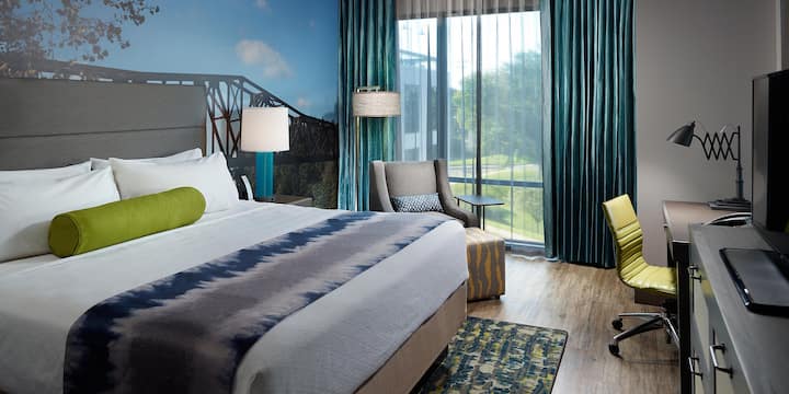 Amazing Tuscaloosa Stay At The River's Edge - Tuscaloosa, AL