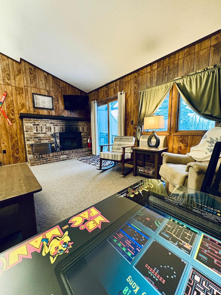 Trail Side Access Retreat I Alpen Villas At Powder - Ironwood, MI