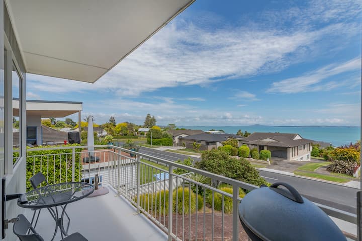 Harbour View - Maraetai Holiday Home - Beachlands