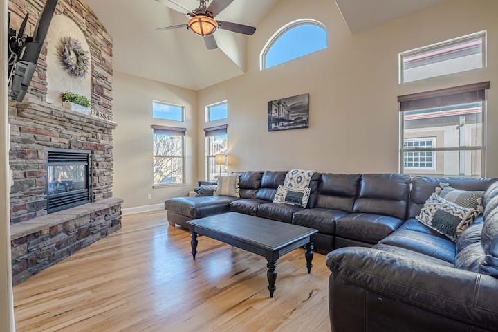 Compass House: Game Room, Pet-friendly - Grand Junction, CO