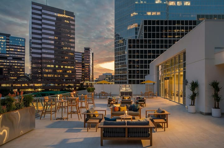Modern Architectural Icon With Outdoor Heated Pool - Houston, TX