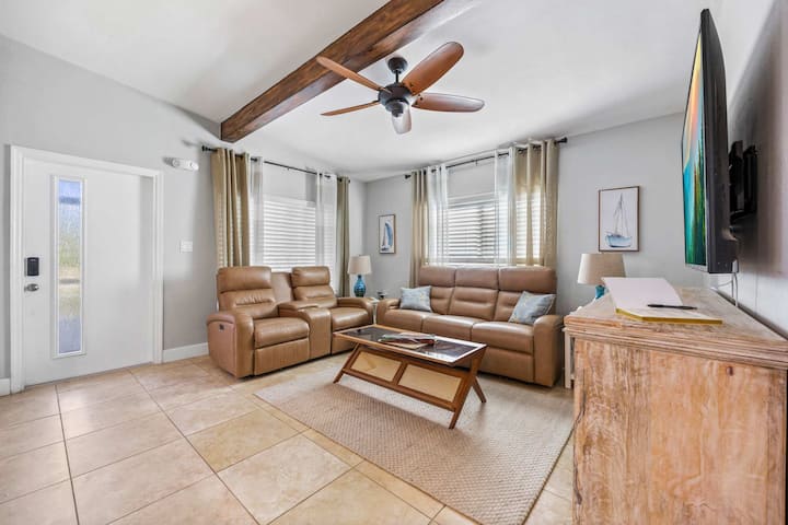 3br Home W/ Pool & Parking - Merritt Island, FL