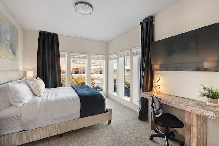 Gorgeous 2bd/2ba Pool/gym/htub Near Convention Ctr - Hogle Zoo, Salt Lake City
