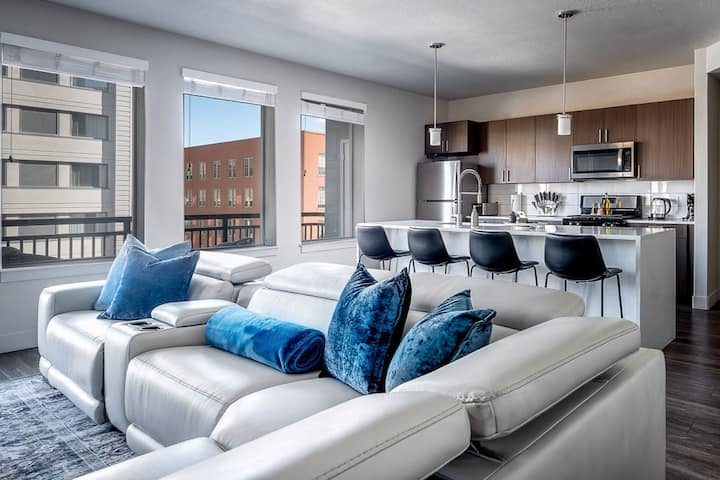Gorgeous 2bd/2ba Pool/gym/htub Near Convention Ctr - Salt Lake City, UT