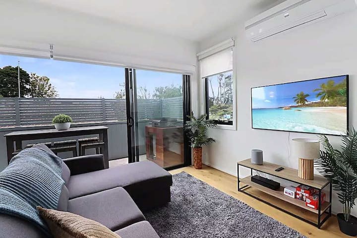 Sunny 2br Getaway In Newtown - Geelong