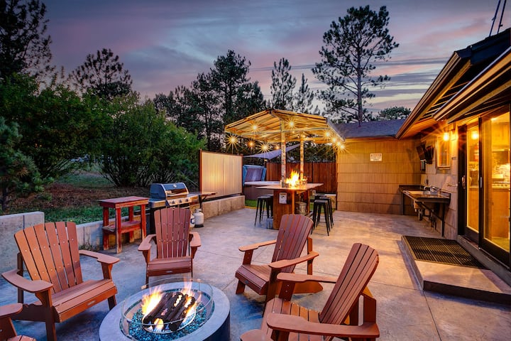 Rustic Dream Cabin - With Hot Tub & Fire Pit! - Estes Park, CO