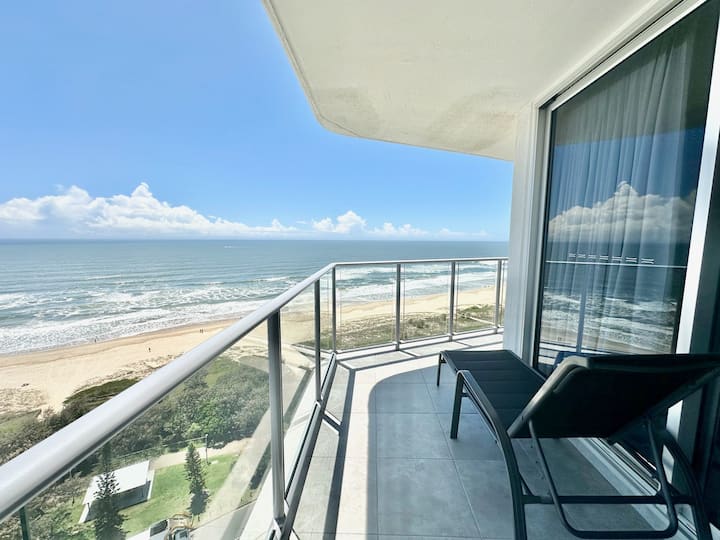 Beachfront 16th Floor, Ocean Views Talisman - Broadbeach