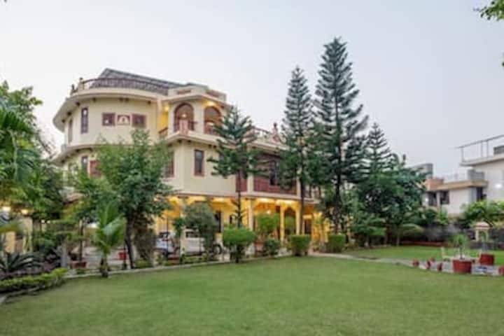 Royal Rajasthani Mansion W/ Garden In City’s Heart - 우다이푸르