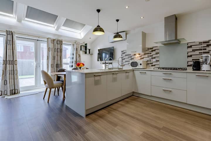 Sunset View-luxury 2-bed House Near Birmingham - Portobello - West Midlands