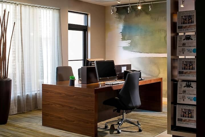 Enjoy 2 Roomy 1br Suites With Heated Pool Access - Boca Raton, FL