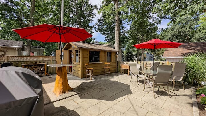 Queen's Gem - Grand Bend