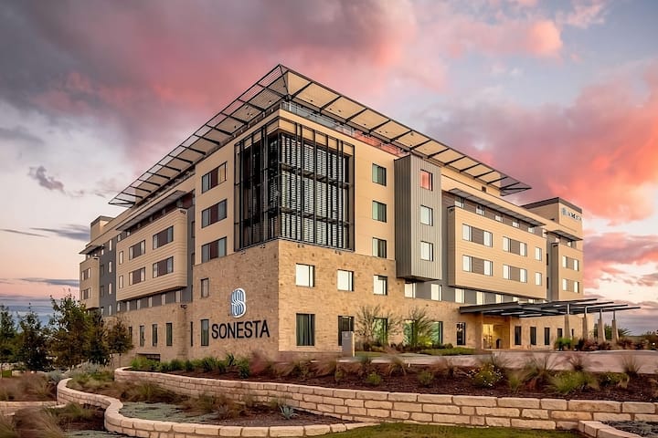 Comfort Room Perfect For Business Travelers, Pool - Lake Travis, TX