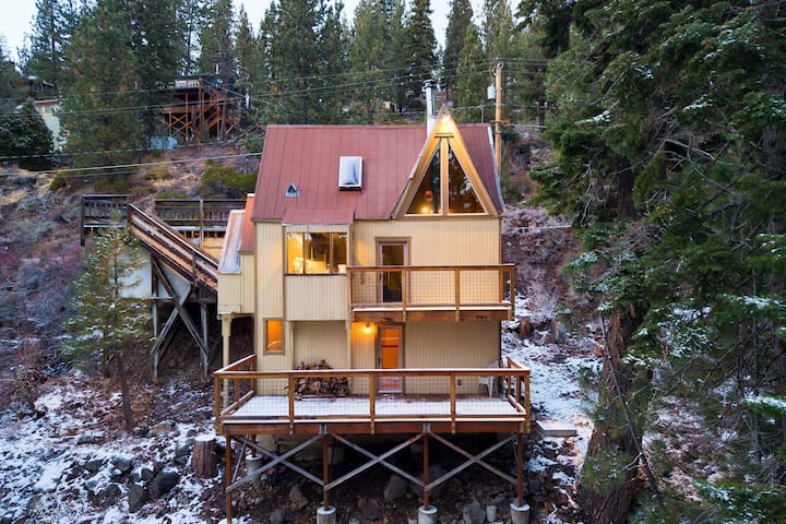 Jeffrey Pines | Lofted Cabin, Minutes To Lake - Truckee, CA
