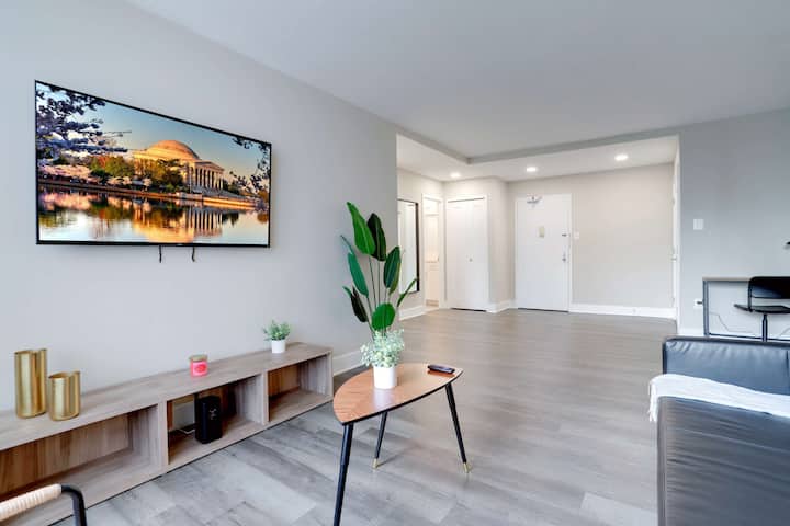 Elegant Crystal City Apartment - Arlington, VA