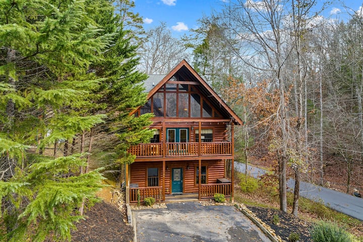 1mile->parkway, Gameroom, Hottub, Bbq, Pet, King - Pigeon Forge, TN