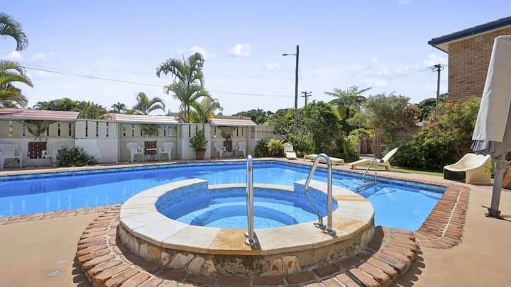 Ocean Parade 5 - Pool, Spa, Beach, Sleeps 5 - Coffs Harbour
