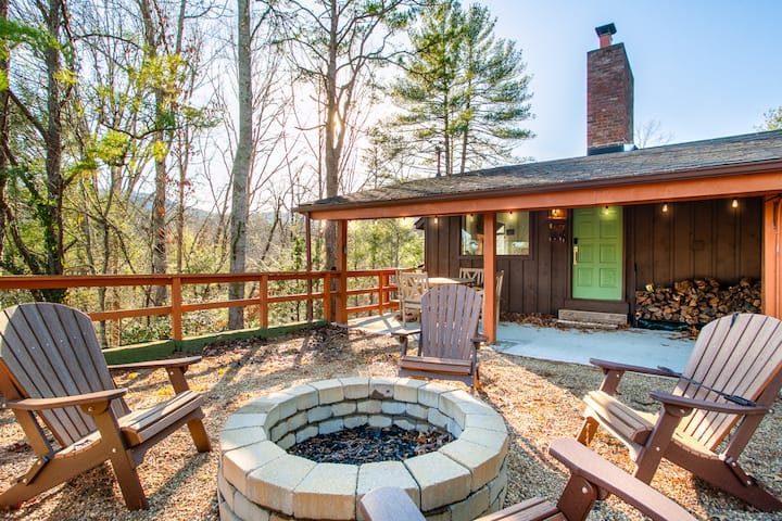 Peaceful Heights With Cozy Decks And Smart Tv! - Townsend, TN