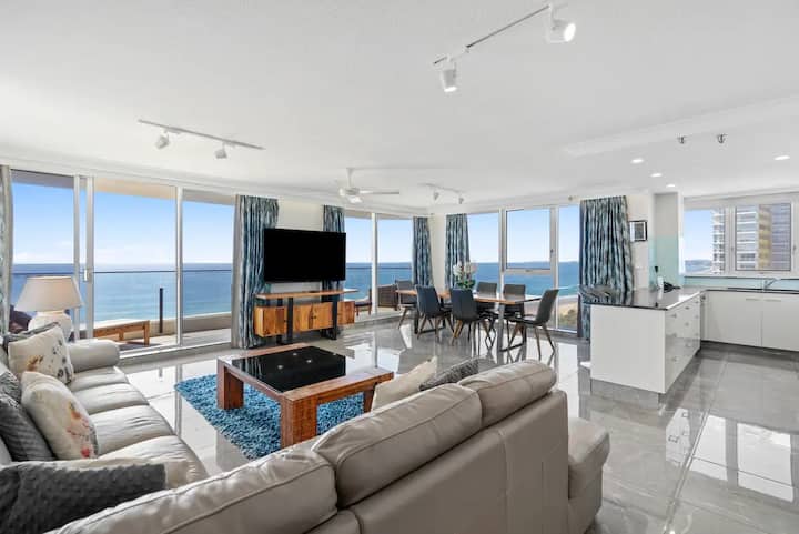 Beach Haven, 2br 25th  Floor Beachfront - Broadbeach