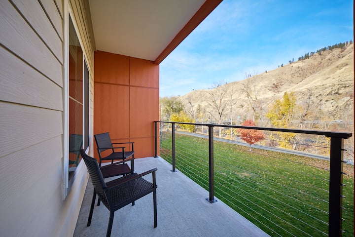 Riverwalk Suites, #210 Your Riverside Retreat! - Cashmere, WA