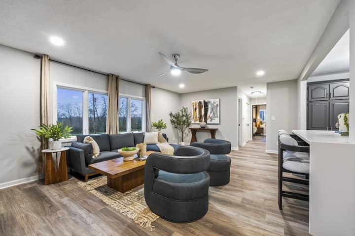 Your Unique Stay By The Tracks!|lcp Collection - Aurora, IL