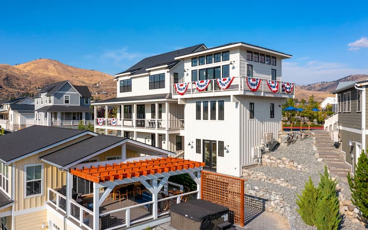 Chelan Landing With Lookout Tower #30ch - Chelan, WA