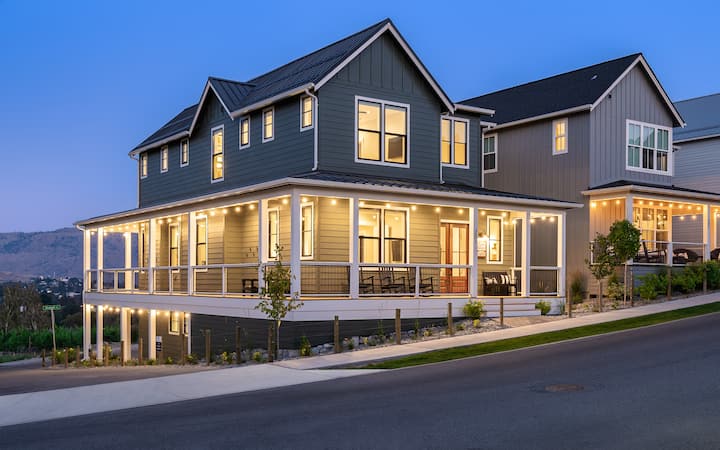 Managed Chaos At Chelan Lookout Vacation Rentals - Lake Chelan, WA