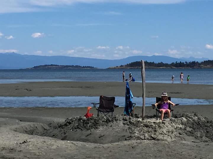 Steps From The Ocean! - Parksville
