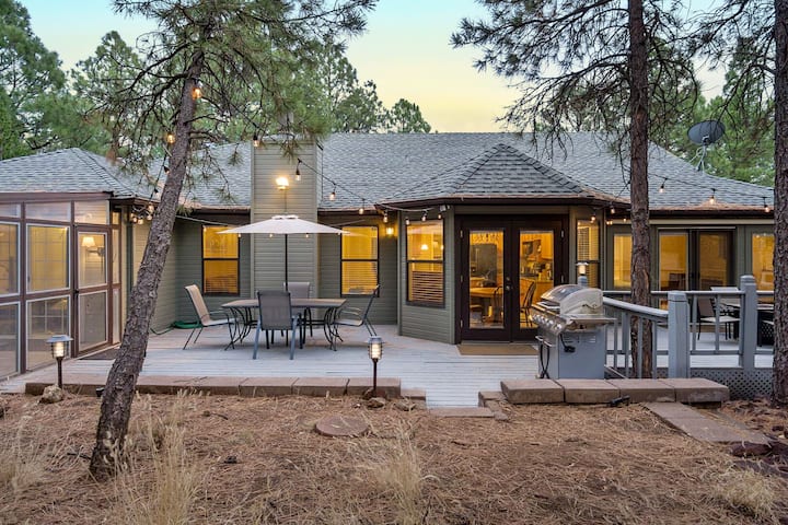 Coburn Cabin @ Country Club | Games, Ac & Fire Pit - Flagstaff, AZ