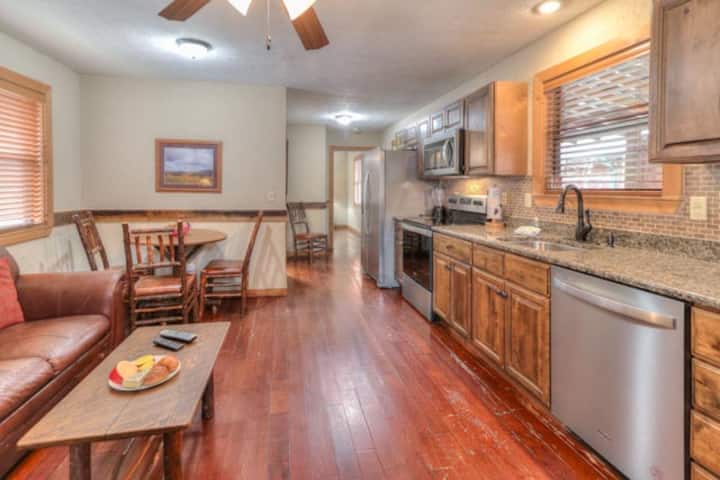 Gone Fishing | Hot Tub + Wi-fi - Gatlinburg, TN