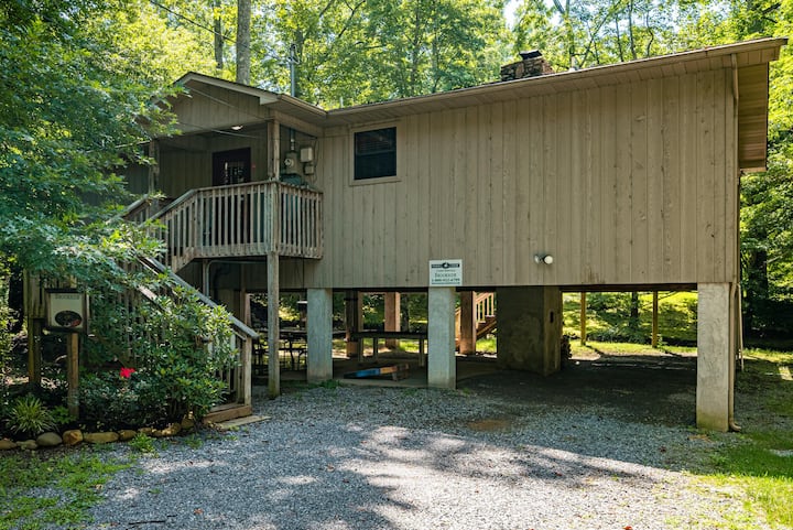 Brookside | Pet Friendly + Pool Table - Cosby, TN