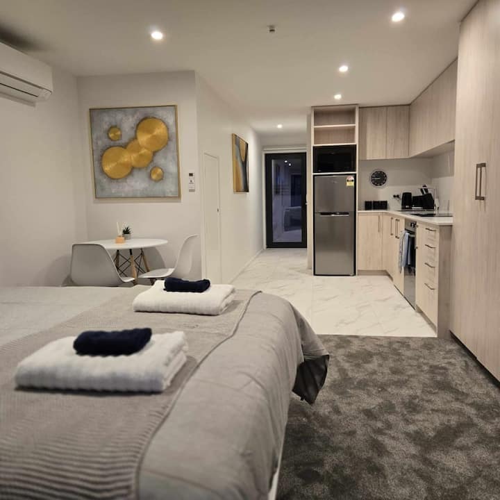 Cozy City Studio – Bath Street Escape - 