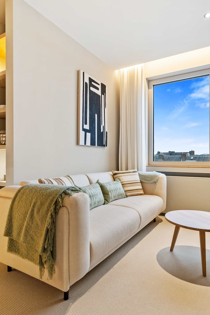 Studio W/ Queen Bed, Kitchenette & High-speed Wifi - Luxemburg