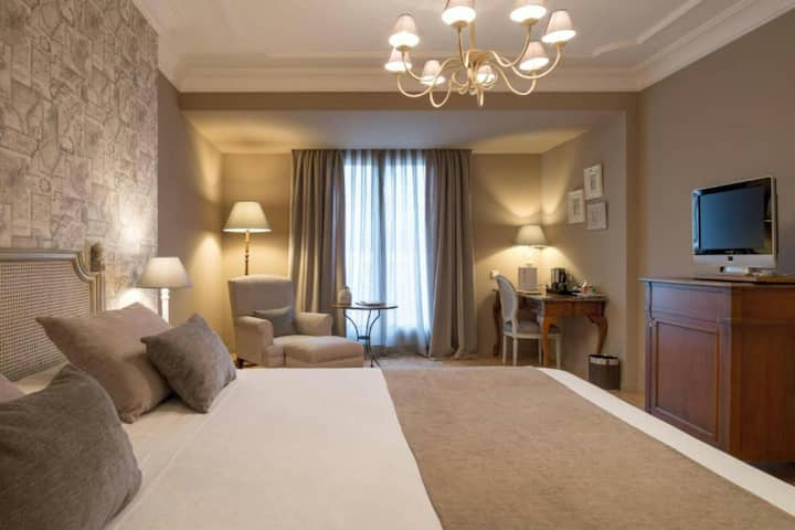 Hotel Room Next To Train Station By Vincci Lys - Valencia