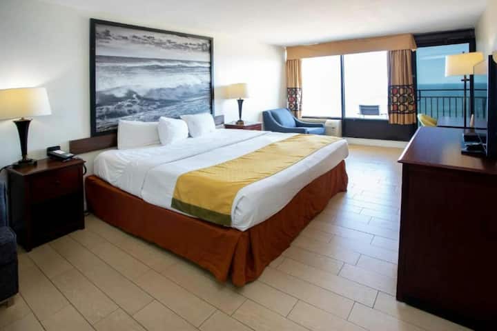 Oceanfront Perch Perfect For Sandcastle Building - Virginia Beach