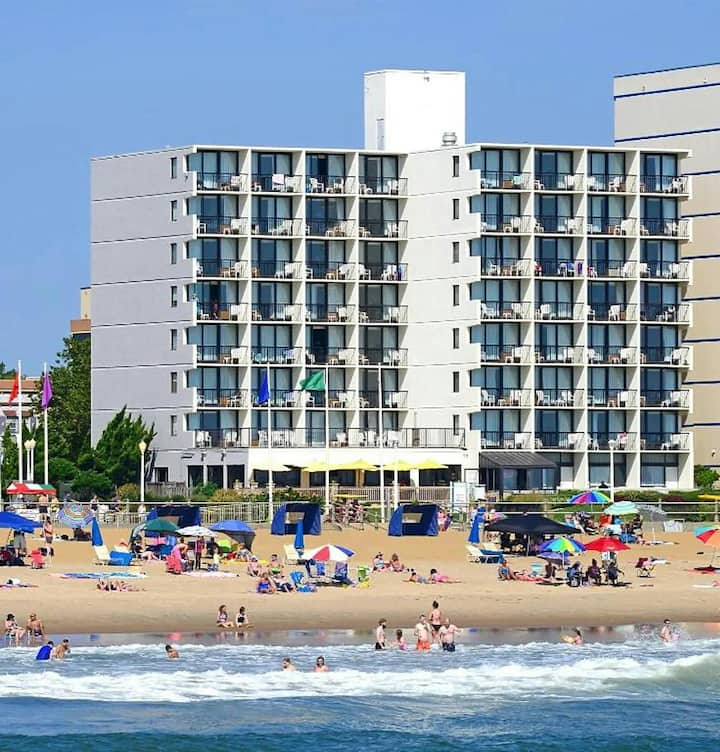 Walkable To Shops, Dining & More - Virginia Beach