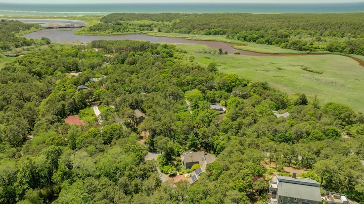 Serene Gardens, 2 Miles To Beaches! - Wellfleet, MA