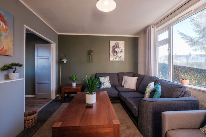 The Eastmount - Stunning 3 Bed House - キングストン・アポン・ハル