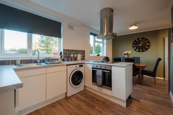 The Eastmount - Stunning 3 Bed House - Hull