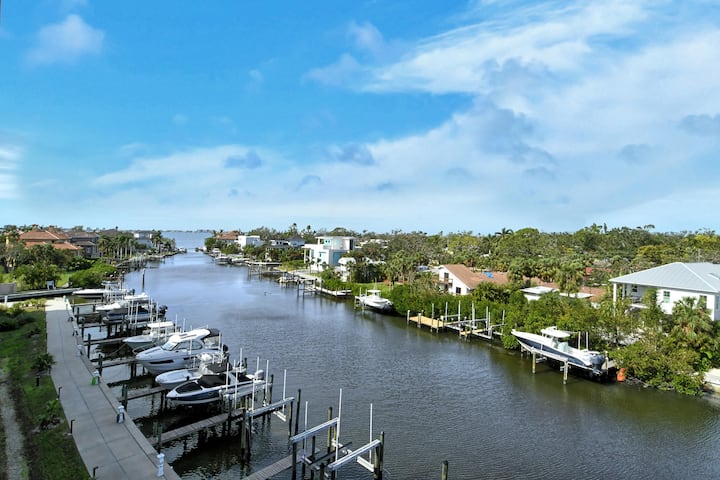 Sarasota Waterfront Luxury-near Downtown & Beaches - Sarasota Jungle Gardens