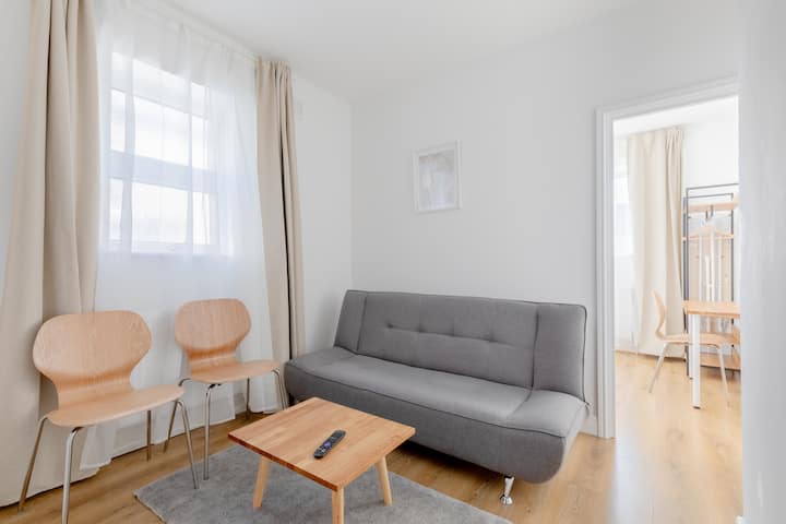Spacious 2bd Flat, Short Walk From Excel London - Ilford