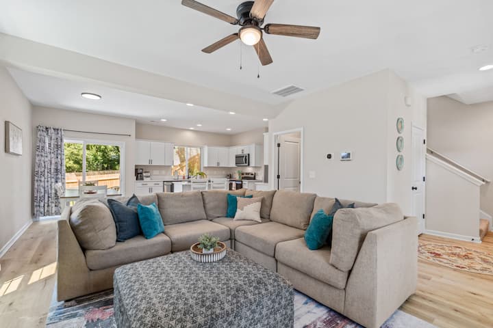 New House W/ New Furniture! Close To Hpu! - High Point, NC