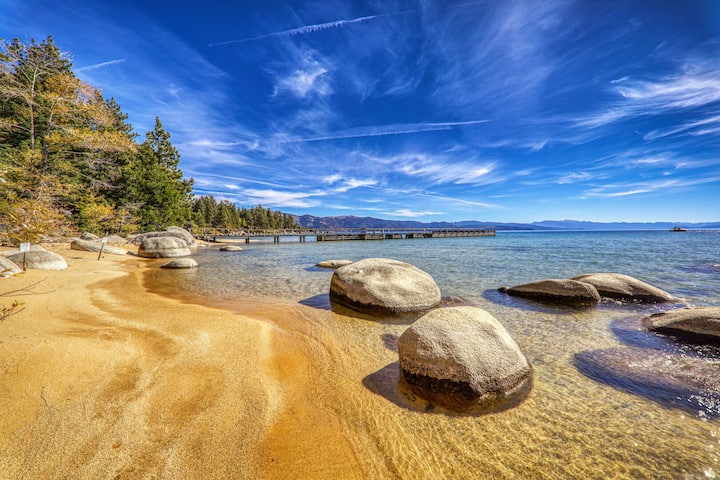 Spellbound Lakefront Lodge W Buoy, Hot Tub & Beach - Incline Village