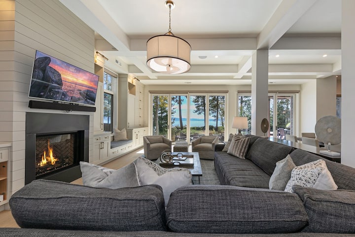 Spellbound Lakefront Lodge W Buoy, Hot Tub & Beach - Lake Tahoe