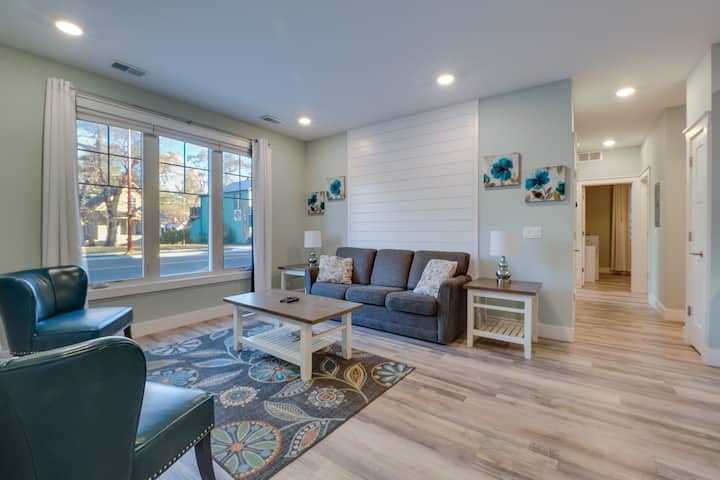 Front Street Retreat! Cozy Traverse City Condo - Traverse City, MI