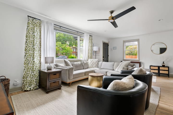 Casa Luna | Walk To Lowndes Grove + Hampton Park - Charleston, SC