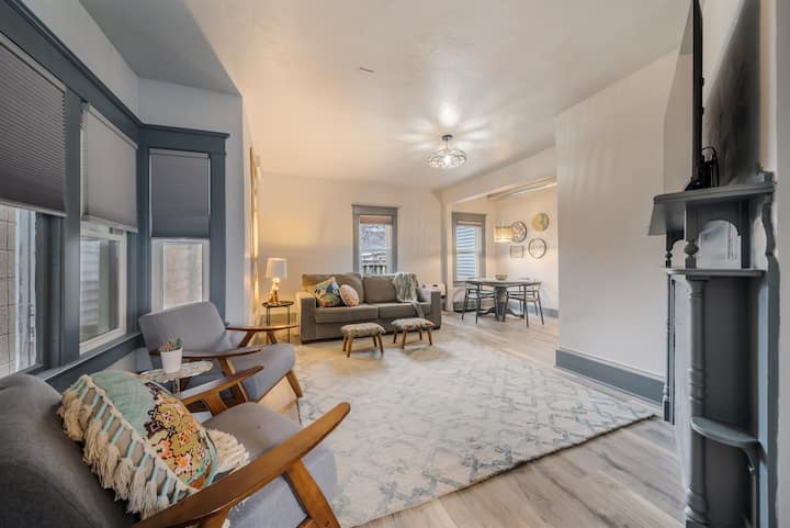 Executive Stay: Quiet, Modern & Near Downtown - Appleton, WI