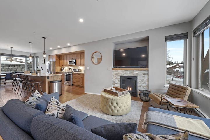 Zola Retreat - Modern 3 Bedroom Townhouse - Sun Peaks